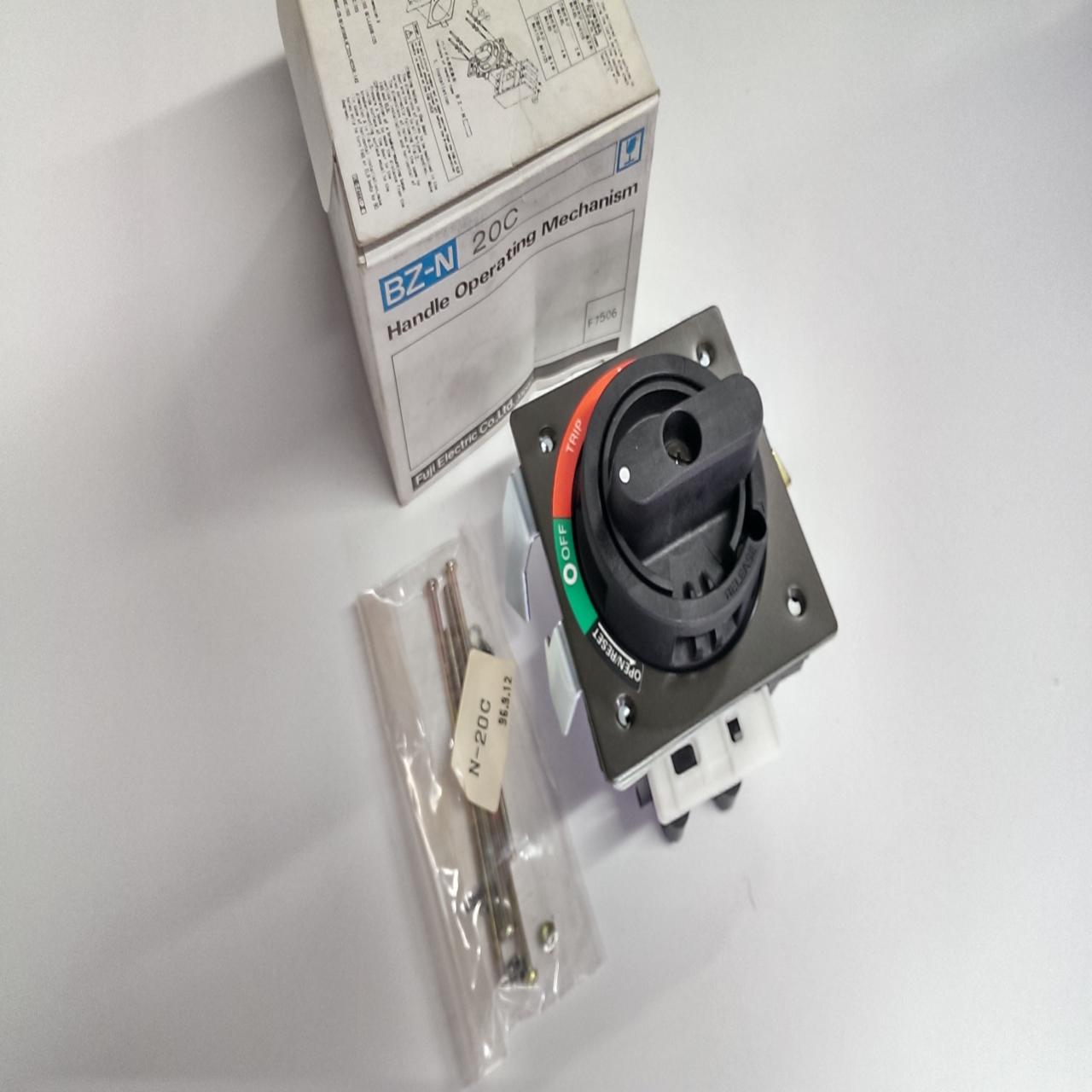 Lot #97: Fuji BZ-N 20C Switch New in Box - WireBids